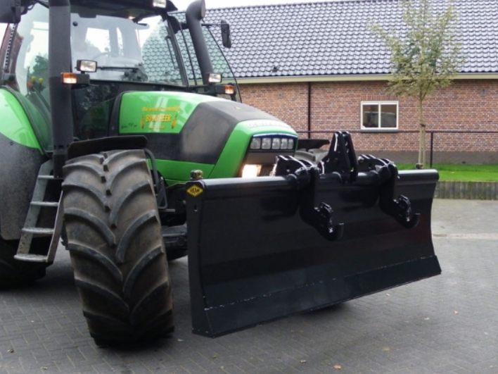 Schieber zum Anbau an Rad- oder Teleskoplader, Traktoren